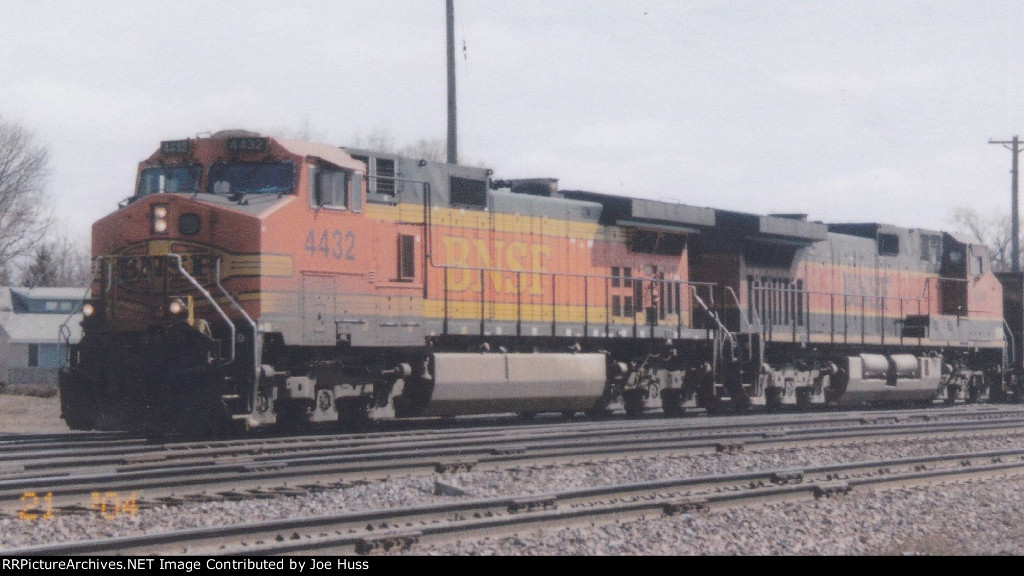 BNSF 4432 West